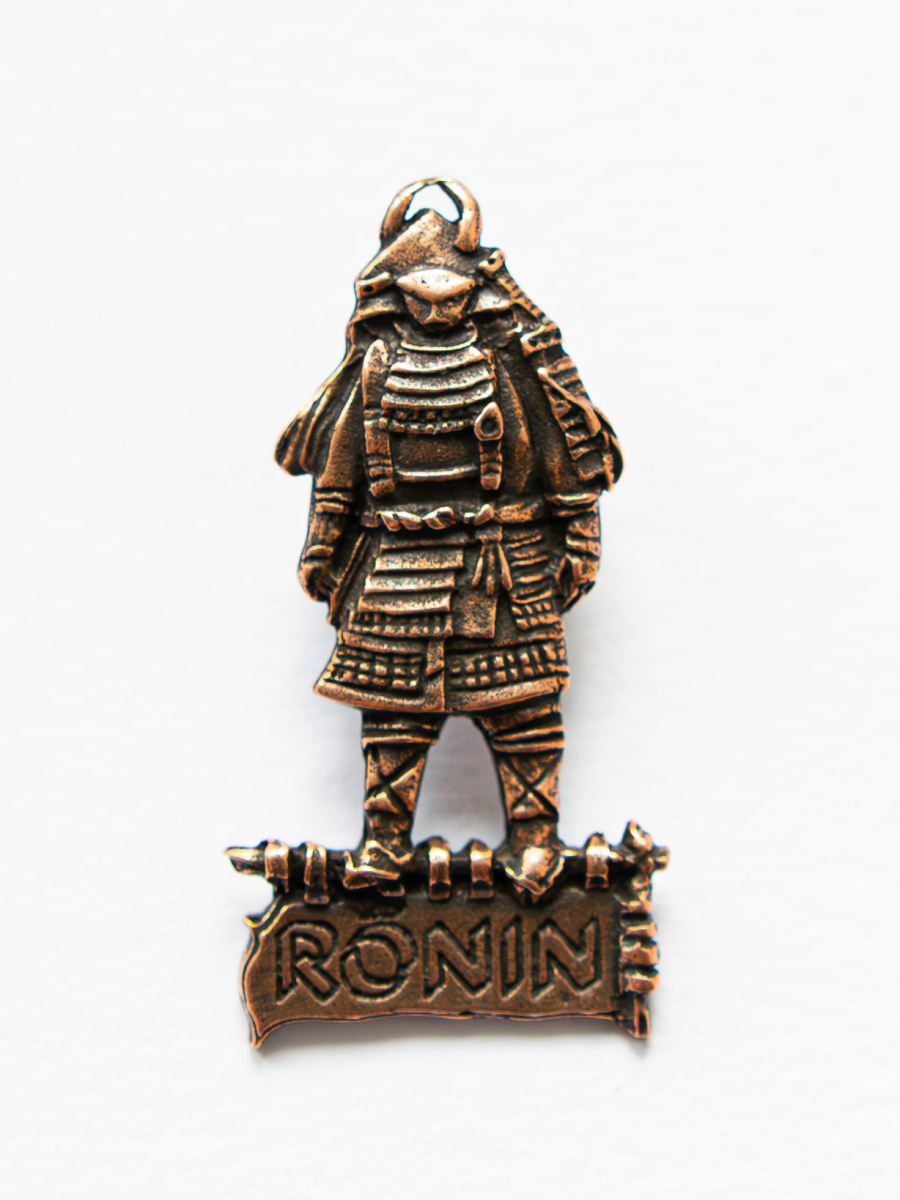 AJÁNDÉK: Rise of the Ronin - FÉM RONIN PIN - Xzone.hu